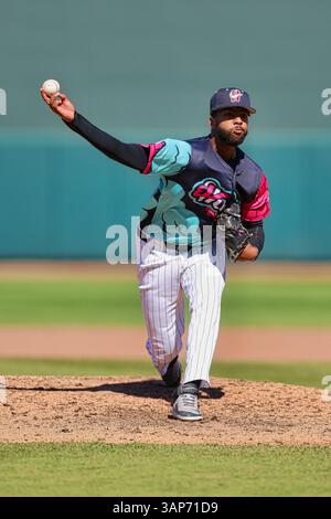 Winston-Salem, NC: Winston-Salem Dash pitcher Phil Fox (8) delivers a ...