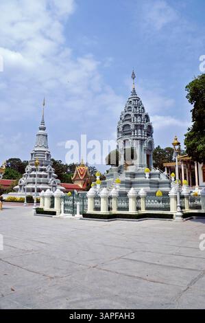 König Ang Duong Stupa auf dem Königspalastgelände. Phnom Penh ...