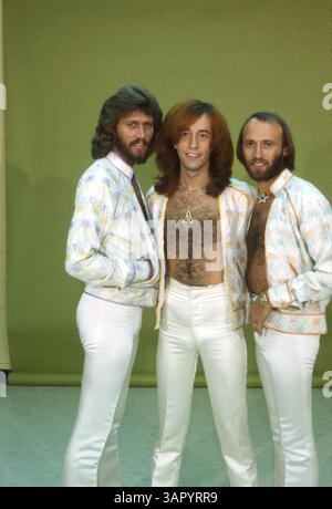 Jan. 1, 2011 - BEE GEES .BROTHERS MAURICE, ROBIN AND BARRY GIBB. BOB ...