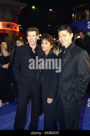 Halle Berry, Pierce Brosnan and Lee Tamahori at the World Premiere of ...
