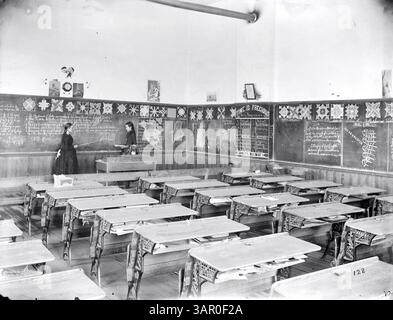 Vintage school classroom. Early 1900's school classroom with period ...