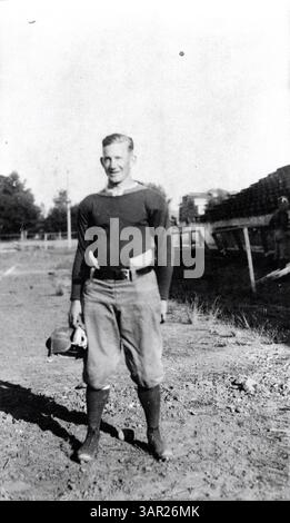 A black-and-white photograph of the 1913 University of Oregon football ...