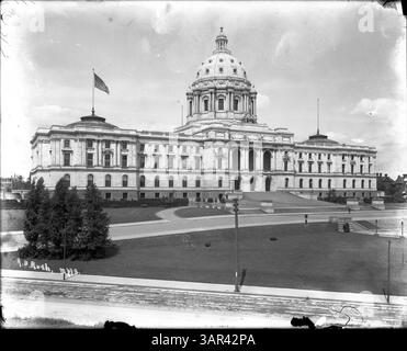 The State Capitol building of Minnesota located in St. Paul Stock Photo ...