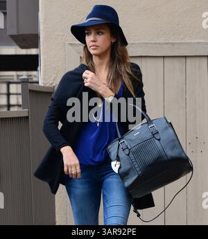 Jessica Alba shopping for a piercing in Hollywood, California - 26 ...