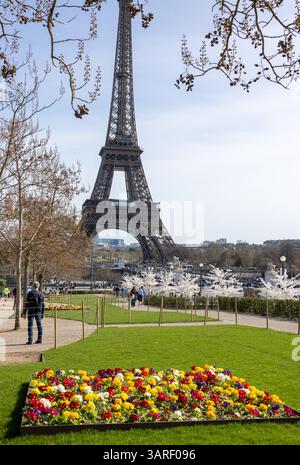 Red plum blossoms bloom along Jiangdong Road in Shangyu District ...