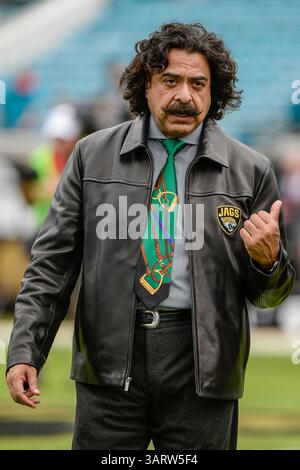 Jacksonville Jaguars team owner Shahid Khan watches players warm up ...