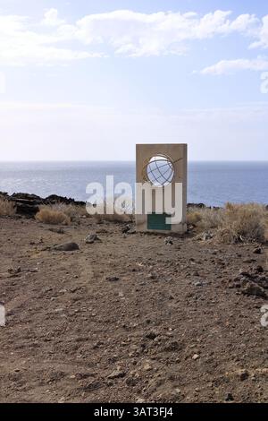 the Meridiano Zero Monument, Monumento al antiguo meridiano 0º, El ...