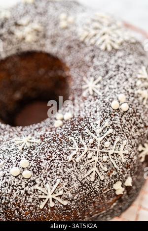 Gingerbread Bundt Cake with Caramel and Powdered Sugar Stock Photo - Alamy