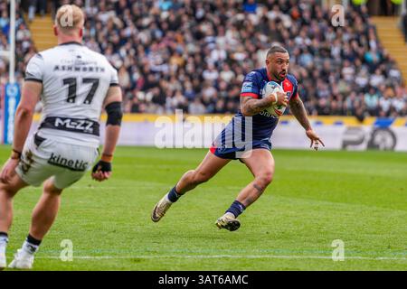 Elliot Minchella of Hull KR in the pre-game warm up during the Betfred ...
