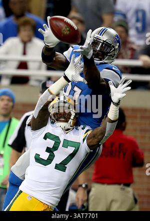 Green Bay Packers' Sam Shields (37) intercepts a pass in front of ...