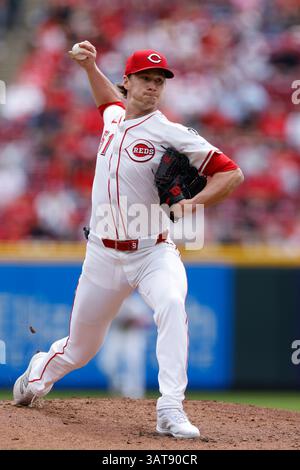 Cincinnati Reds starting pitcher Brady Singer throws during the first ...