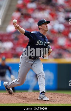 Seattle Mariners starting pitcher Emerson Hancock (26) throws against ...