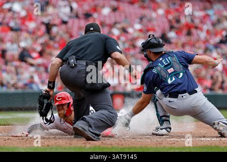 Cincinnati Reds' Blake Dunn scores a run against New York Yankees ...