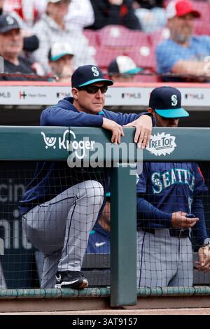 Seattle Mariners manager Dan Wilson, left, removes pitcher Caleb ...