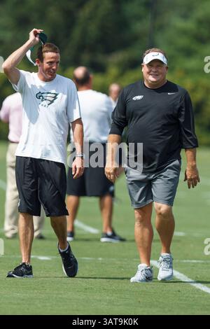 Philadelphia Eagles special teams coordinator Michael Clay speaks with ...