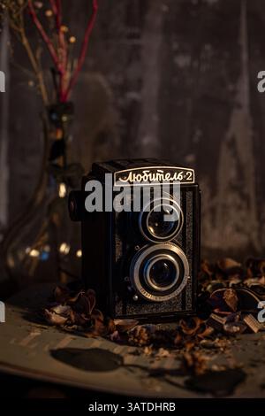 Old Soviet TLR camera "Amateur - 2 Stock Photo - Alamy