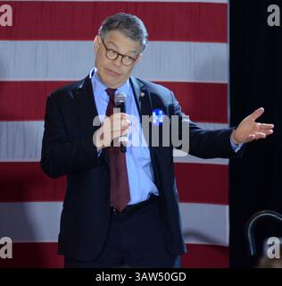 Former President Bill Clinton introduces his wife and presidential ...