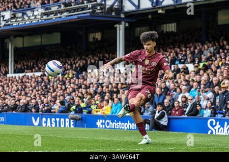 Nico O'Reilly of Manchester City with the ball during the Premier ...