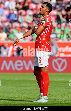 Mainz, Deutschland. 19th Apr, 2025. Moritz Jenz (1. FSV Mainz 05, #03 ...