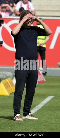 Mainz, Deutschland. 19th Apr, 2025. Moritz Jenz (1. FSV Mainz 05 #3 ...