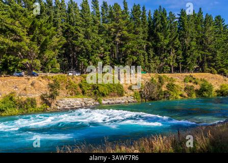 Hawea Flat Whitewater Park (The Wave) on the Hawea River. Surfers ...