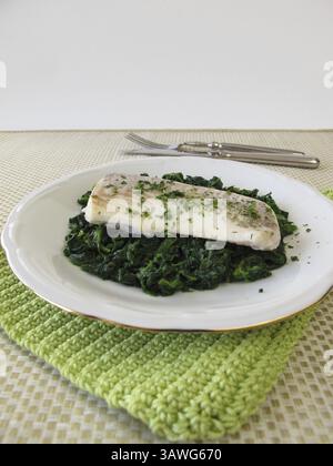 Haddock on spinach Stock Photo - Alamy