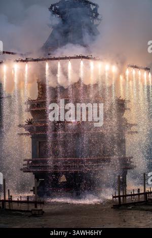 Florence, . 20th Apr, 2025. Florence, Explosion of the Cart in Piazza ...