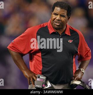 FILE - In this Nov. 15, 1992 file photo, Bruce Dumont, president of the ...