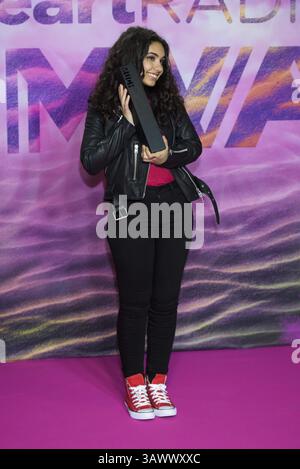 Alessia Cara Canadian singer-songwriter visit Empire State Building on ...