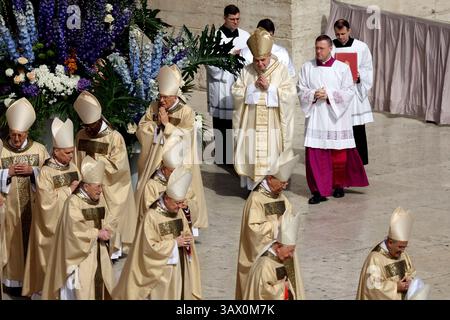 The faithful arrive for Pope Francis' Mass at Nagasaki Prefectural ...
