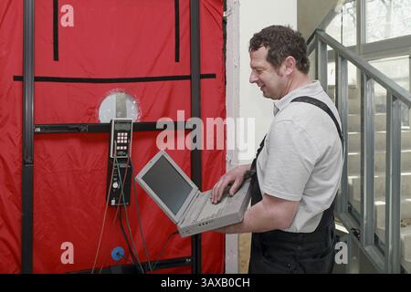Differential pressure measuring method Stock Photo - Alamy