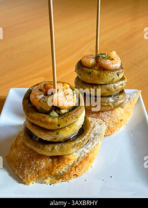 Champiñones a la plancha. Logroño, Spain Stock Photo - Alamy