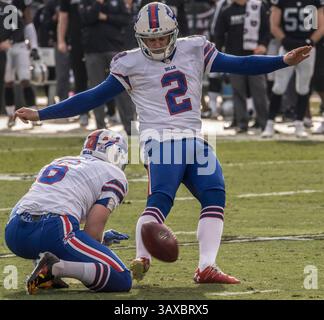 Buffalo Bills kicker Dan Carpenter (2) kicks a first quarter field goal ...