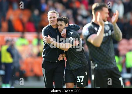Wrexham manager Phil Parkinson (left) reacts during the Sky Bet ...