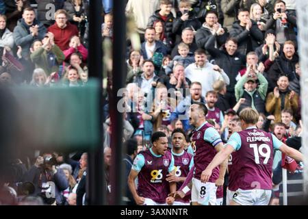 Zian Flemming (19 Burnley) celebrates after scoring during the Premier ...