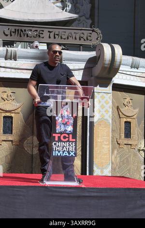 Eddie Murphy Hand and Footprint Ceremony at Grauman's Chinese Theatre ...