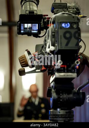 DEN HAAG - Director MIVD Vice Admiral Peter Reesink during the briefing ...