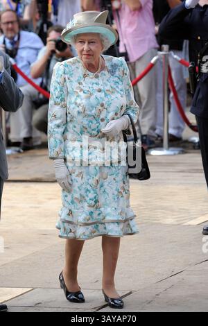 A wreath laid by Queen Elizabeth II at Batalha Monastery, Portugal ...