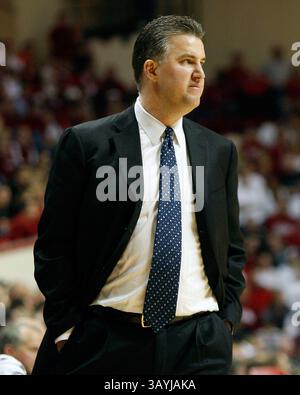 Purdue head coach Matt Painter gestures on the sideline during the ...