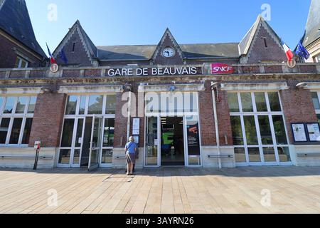 France, Oise, Beauvais, the train station Stock Photo - Alamy