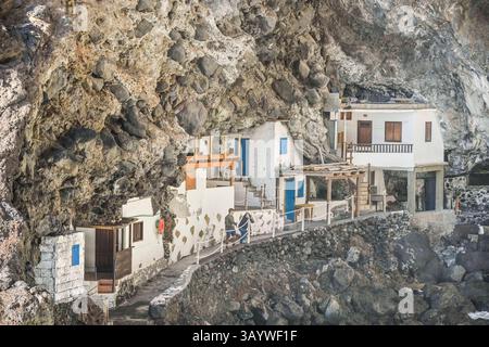 Piratenbucht, Haus in der Cueva de Poris de la Candelaria, La Palma ...