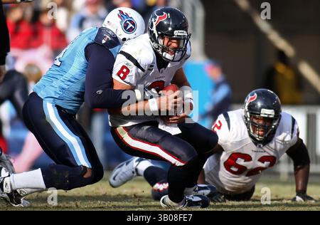 NASHVILLE, TENNESSEE - DECEMBER 31: JASON ALDEAN performs on stage ...