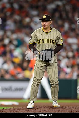 San Diego Padres pitcher Yuki Matsui (1) throws against the Arizona ...
