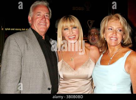 Suzanne Somers and sister Maureen Gilmartin May 1988 Credit: Ralph ...