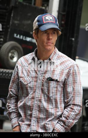 Danny Moder, husband to Julia Roberts, brings their three children ...