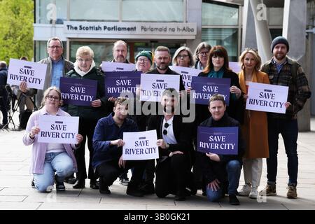 Stephen Purdon (centre) with the cast of River City as they visit ...