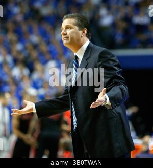 Kentucky head coach John Calipari reacts to a play during the first ...