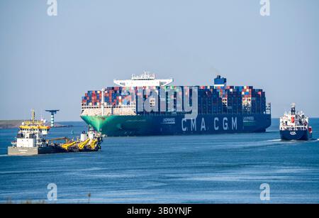 Entrance to the seaport of Rotterdam, CMA CGM Concorde, container ship ...