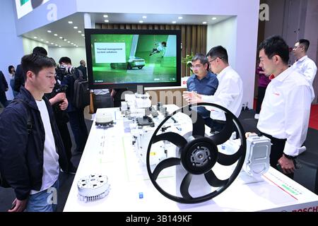 Visitors visited the BOSCH booth at the 2025 Shanghai International ...