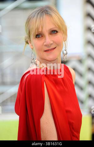Lesley Sharp at the Royal Academy Summer Exhibition in London - 05 June 2013 Stock Photo - Alamy